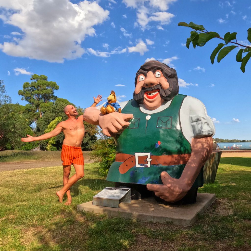 The Giant, Cootamundra, NSW - Land of the Bigs