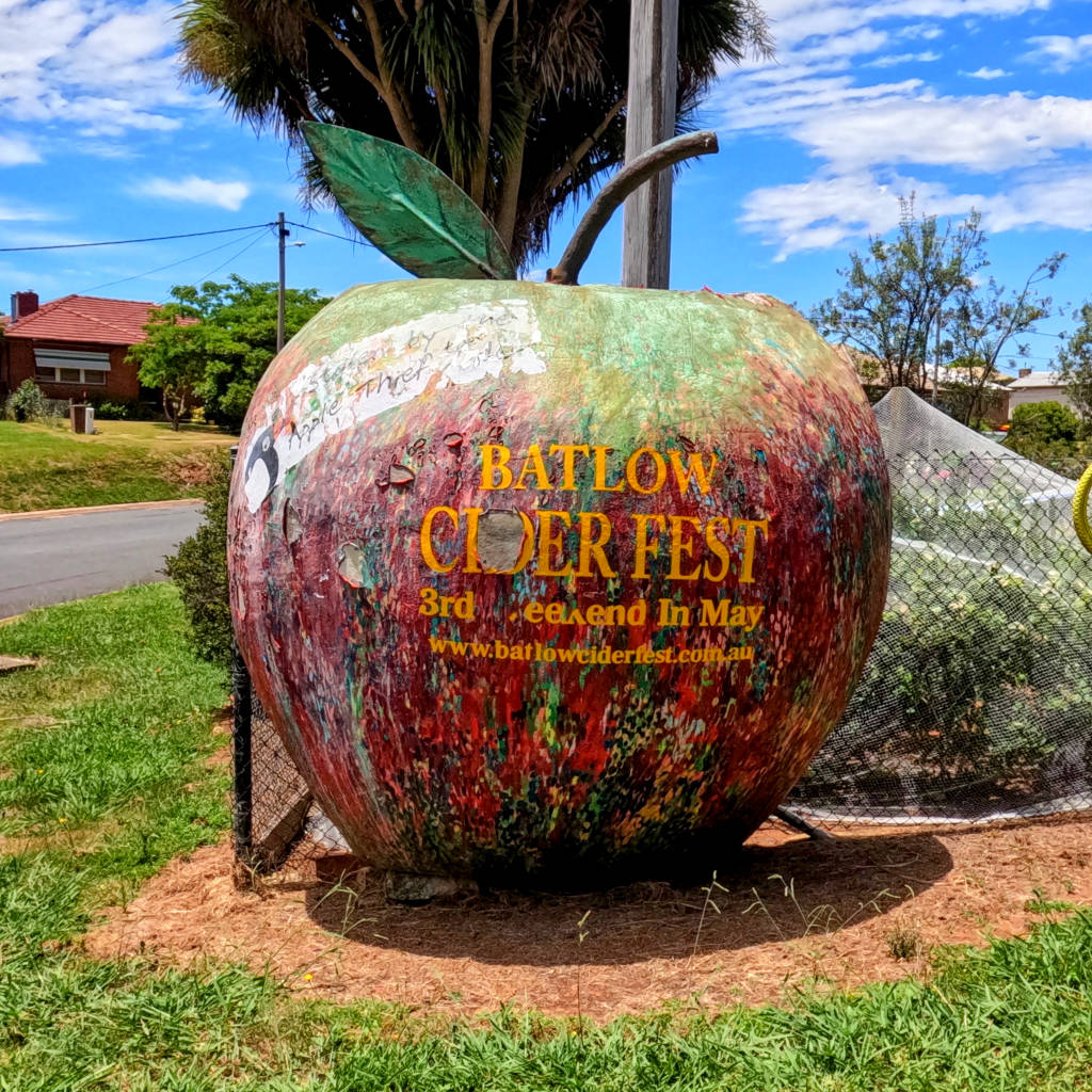 The Big Apples, Batlow, NSW - Land of the Bigs