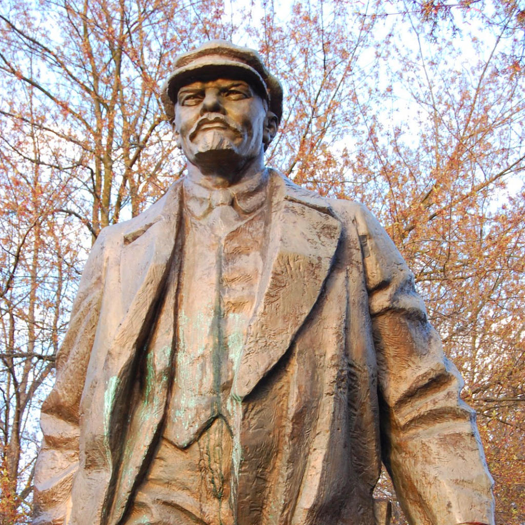 Lenin Statue, Fremont, Washington - Land of the Bigs