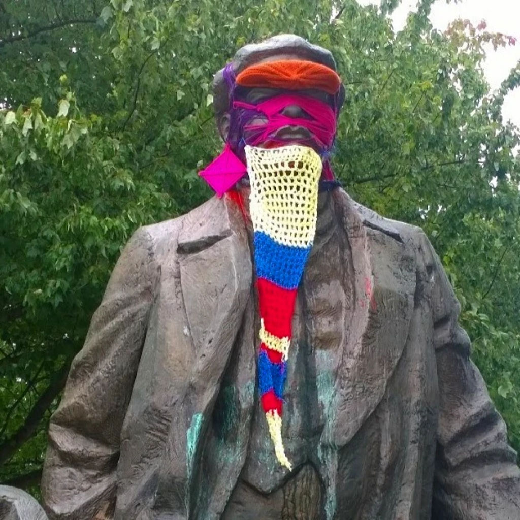 Lenin Statue, Fremont, Washington - Land of the Bigs