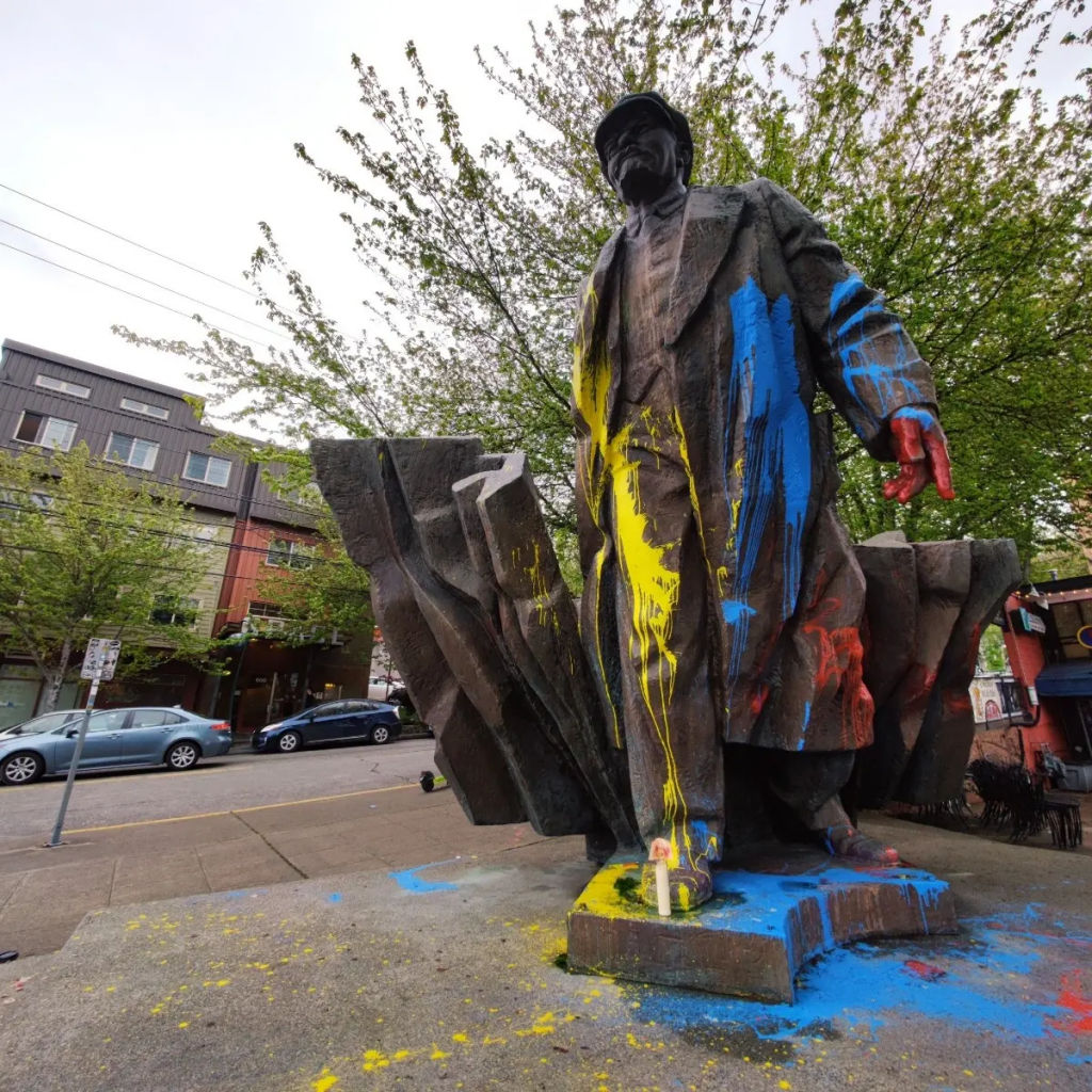 Lenin Statue, Fremont, Washington - Land of the Bigs