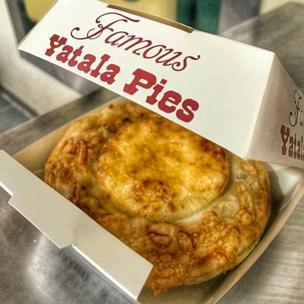 The Big Pie, Yatala, QLD - Land of the Bigs