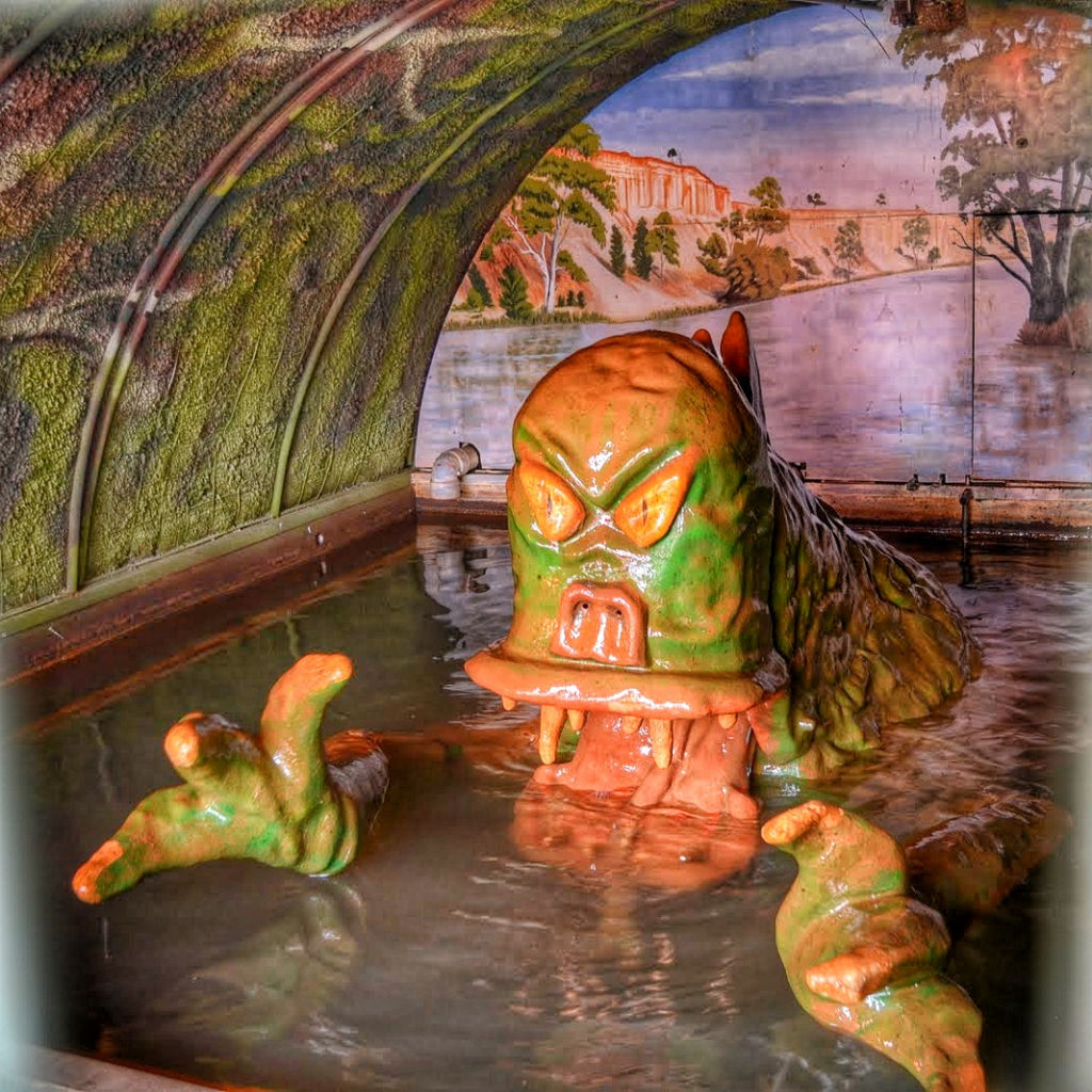 Bertha the Bunyip, Murray Bridge, SA - Land of the Bigs