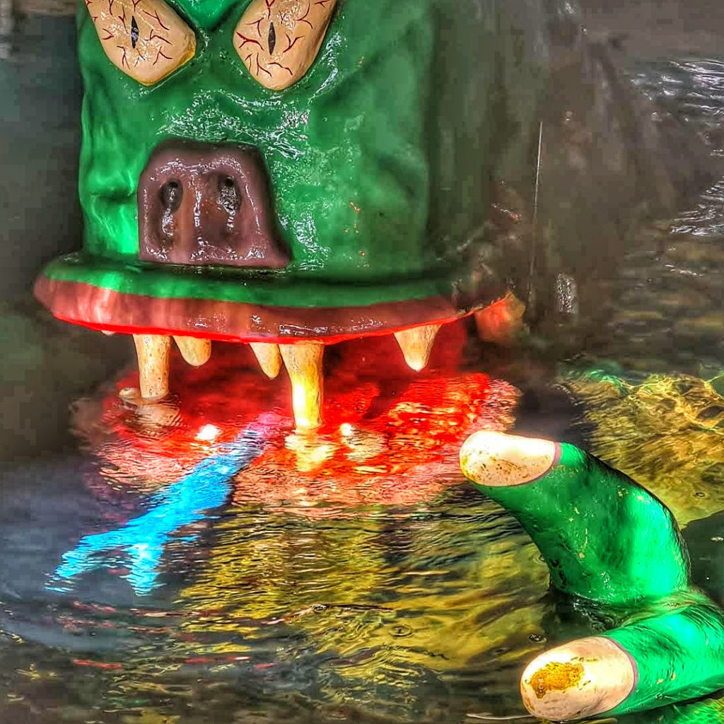 Bertha the Bunyip, Murray Bridge, SA - Land of the Bigs