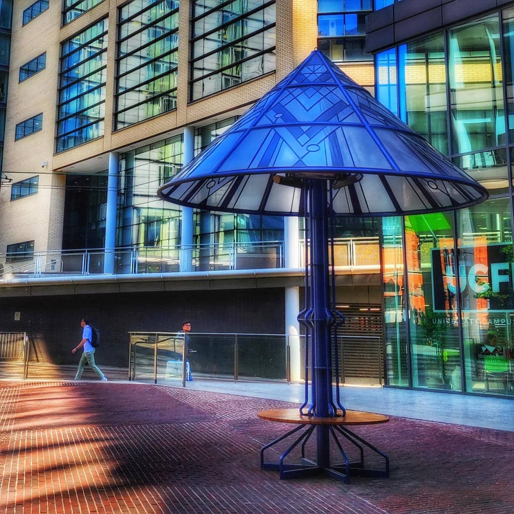 The Manchester Lamps, Manchester, England - Land of the Bigs