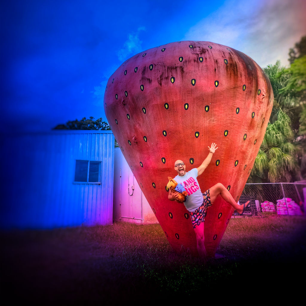 The Big Strawberry, Elimbah, QLD - Land of the Bigs