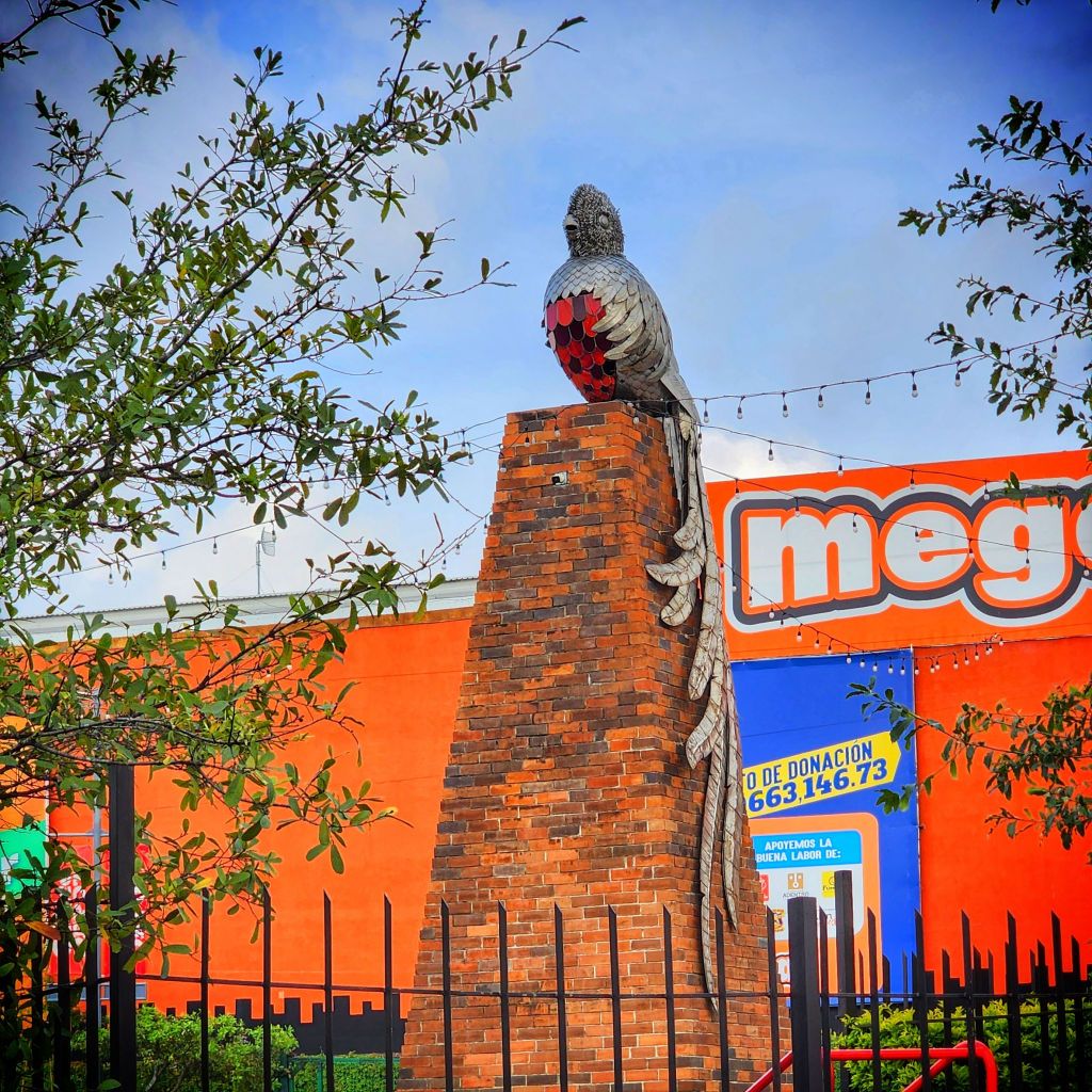 El Quetzal, Ciudad de Guatemala - Land of the Bigs