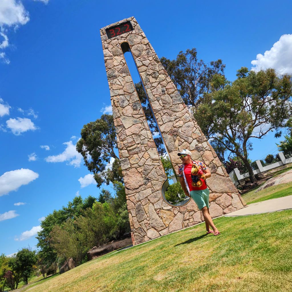 The Big Thermometer, Stanthorpe, QLD - Land of the Bigs