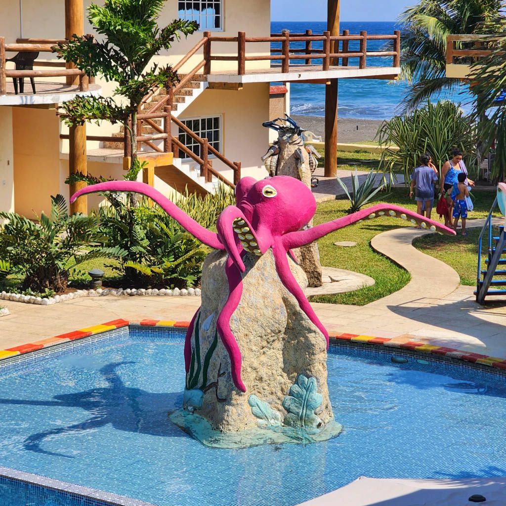 Poopie el Pulpo, Madre Viedja, Guatemala - Land of the Bigs