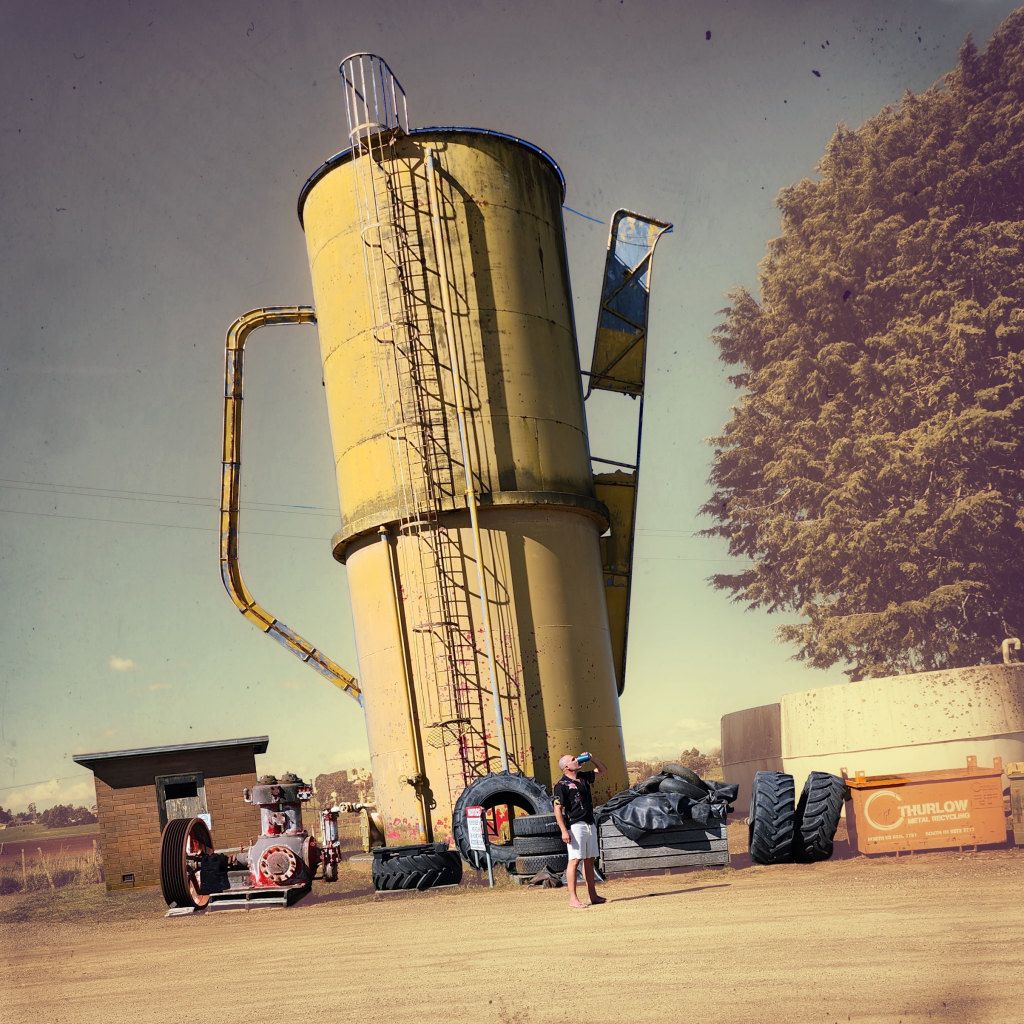 The Big Coffee Pot, Deloraine, Tas - Land of the Bigs